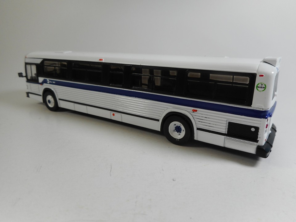 Iconic Replicas MCI Classic Bus MTA Bus, New York City 1/87 Scale-HO ...