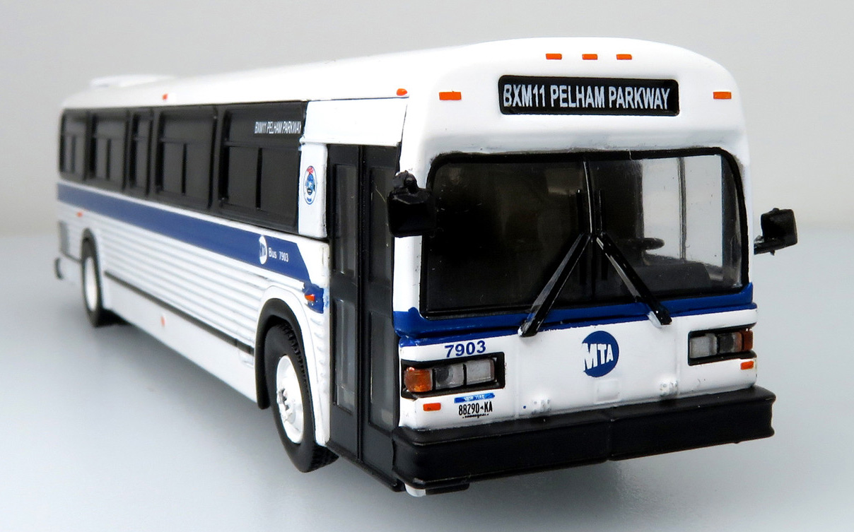 Iconic Replicas MCI Classic Bus MTA Bus, New York City 1/87 Scale-HO ...